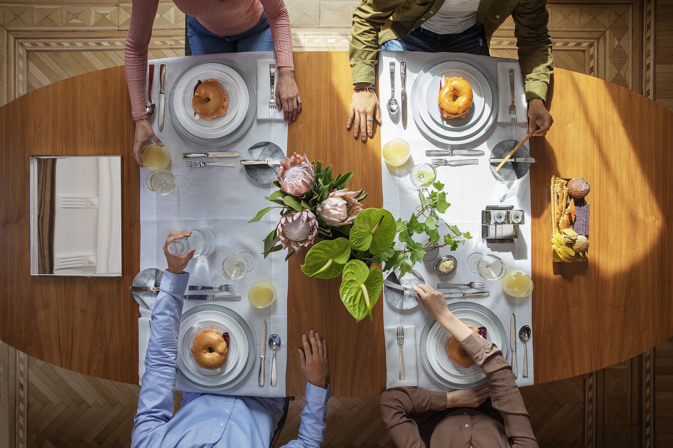 Comment mettre les couverts à la fin d'un repas: bien communiquer à ...